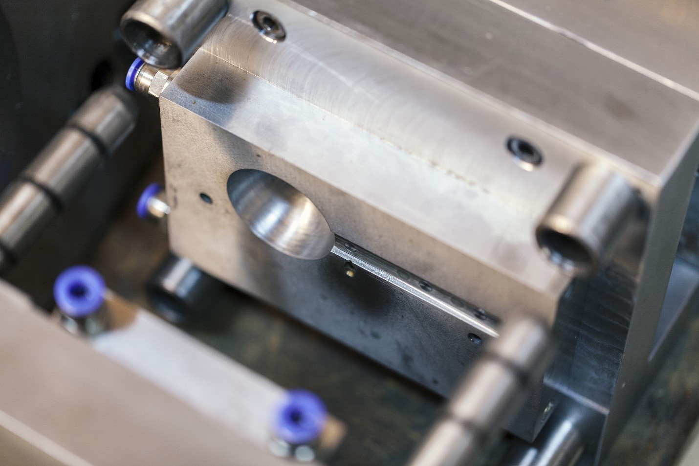 Spray Techniques: Gauging the Right Amount of Release Agent for Your Molds